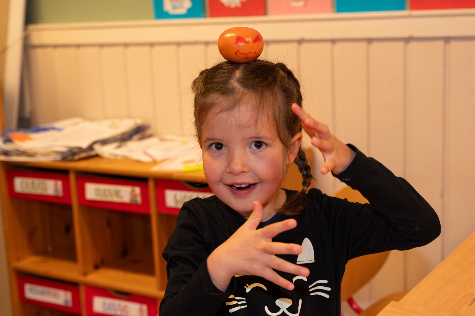 Full fart i første klasse. Nikoline: – Jeg liker å være ute og leke ...